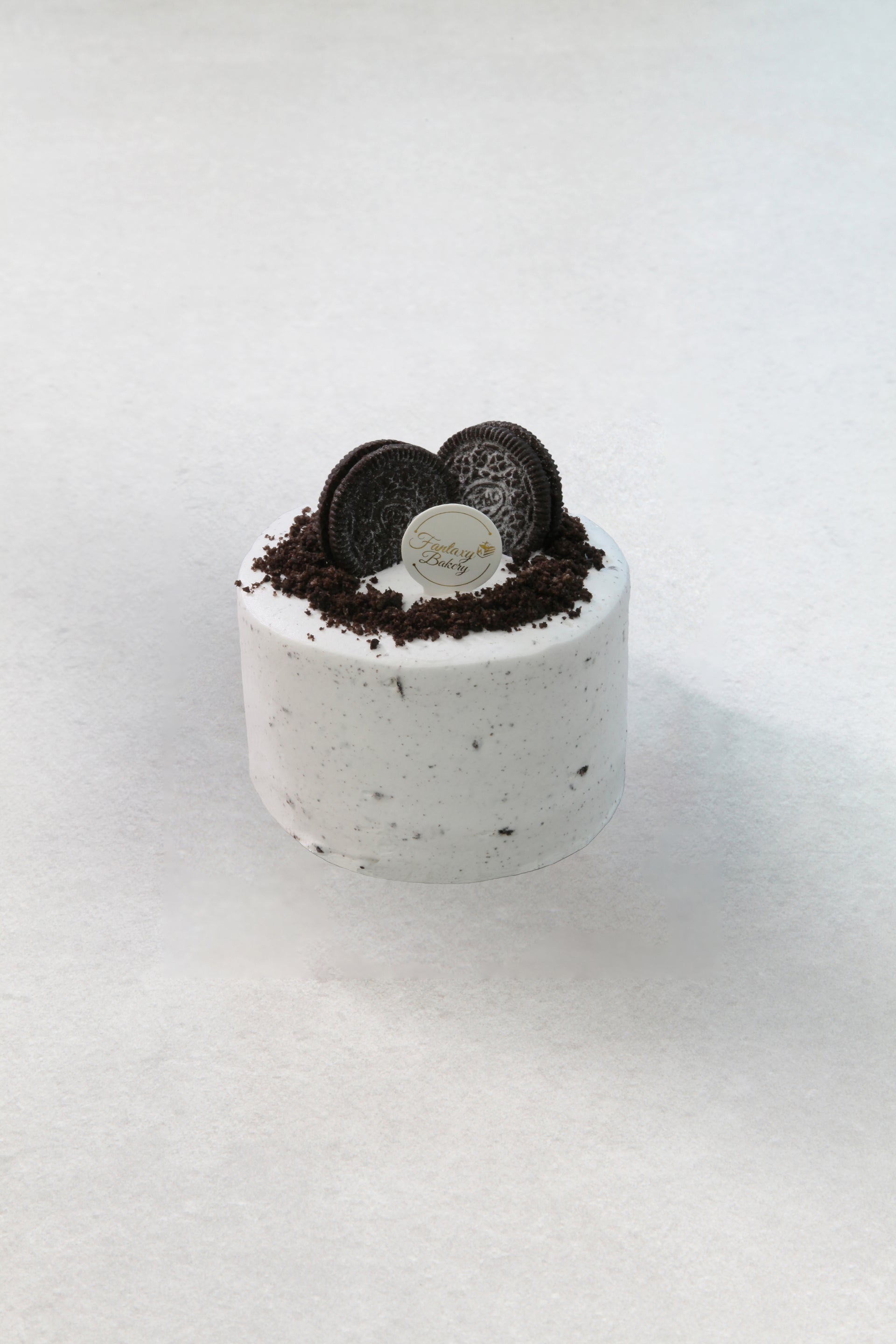 Vanilla Oreo Cake – Fantaxy Bakery